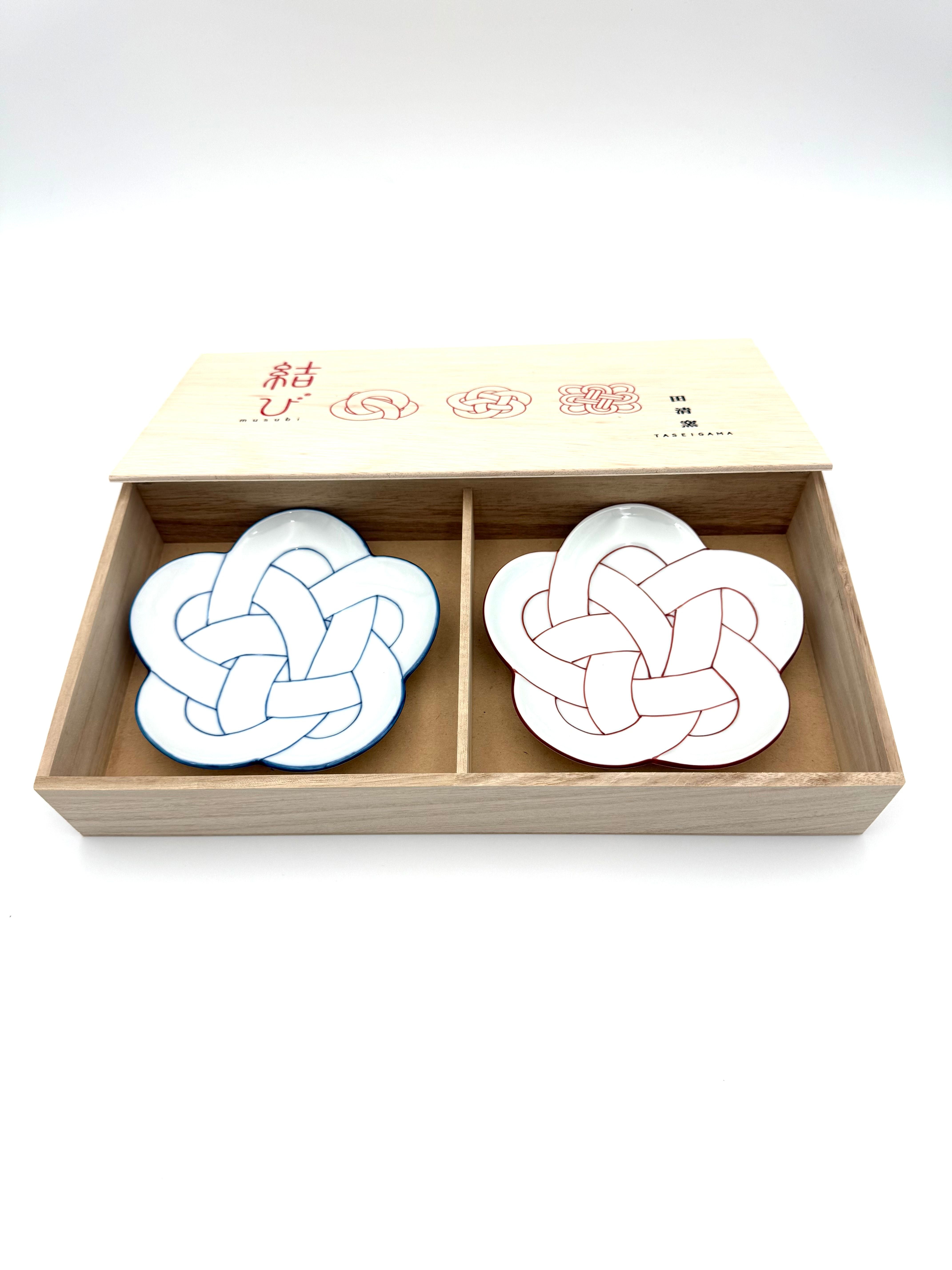 Arita Yaki (Ware) Gift Plate Set(Set of 2 plates) with Wooden Box – KA ...